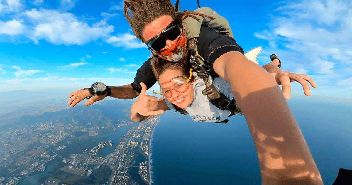 Rio de Janeiro: Tandem-skydive over stranden | GetYourGuide