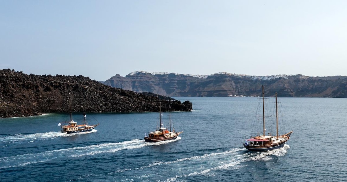 Caldera Cruise Tour (Volcano, Hot Springs, Thirassia) | GetYourGuide