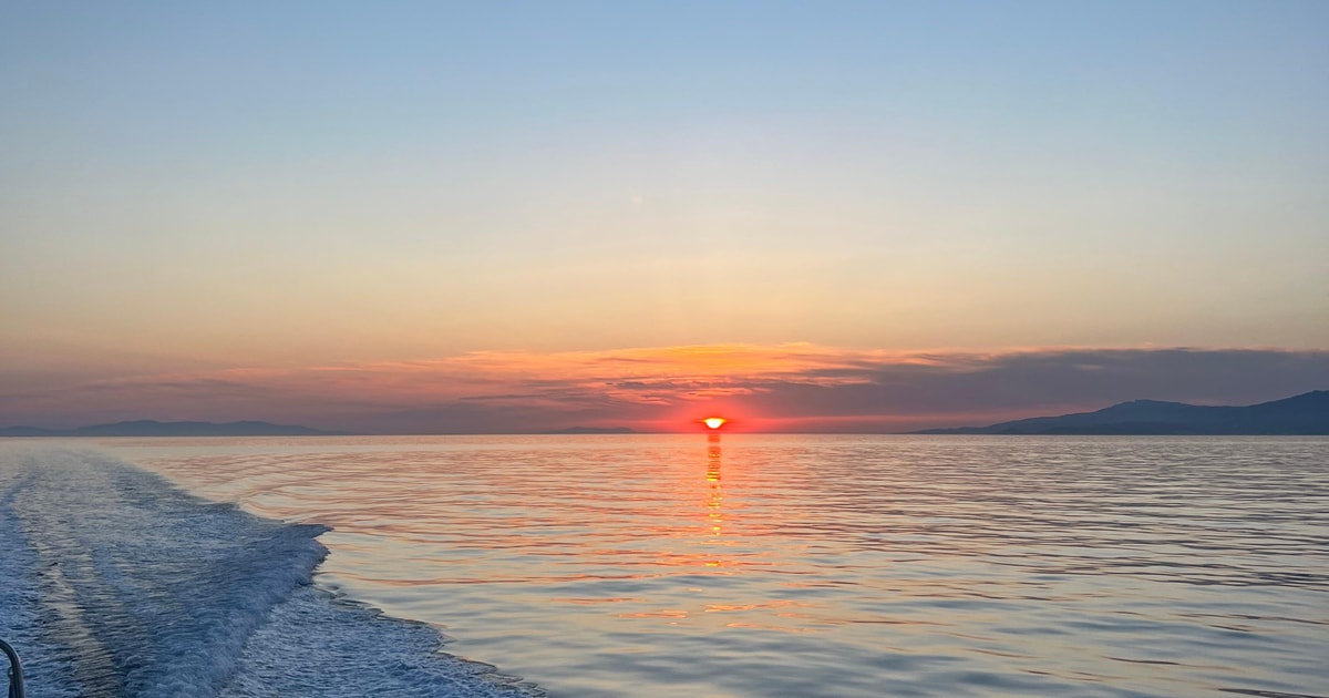 Excursión en yate por Atenas al atardecer con alcohol | GetYourGuide