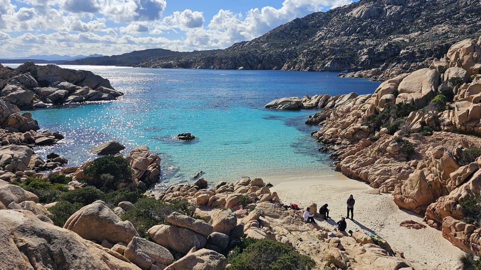 Caprera: Trekking da sogno tra spiagge paradisiache | GetYourGuide