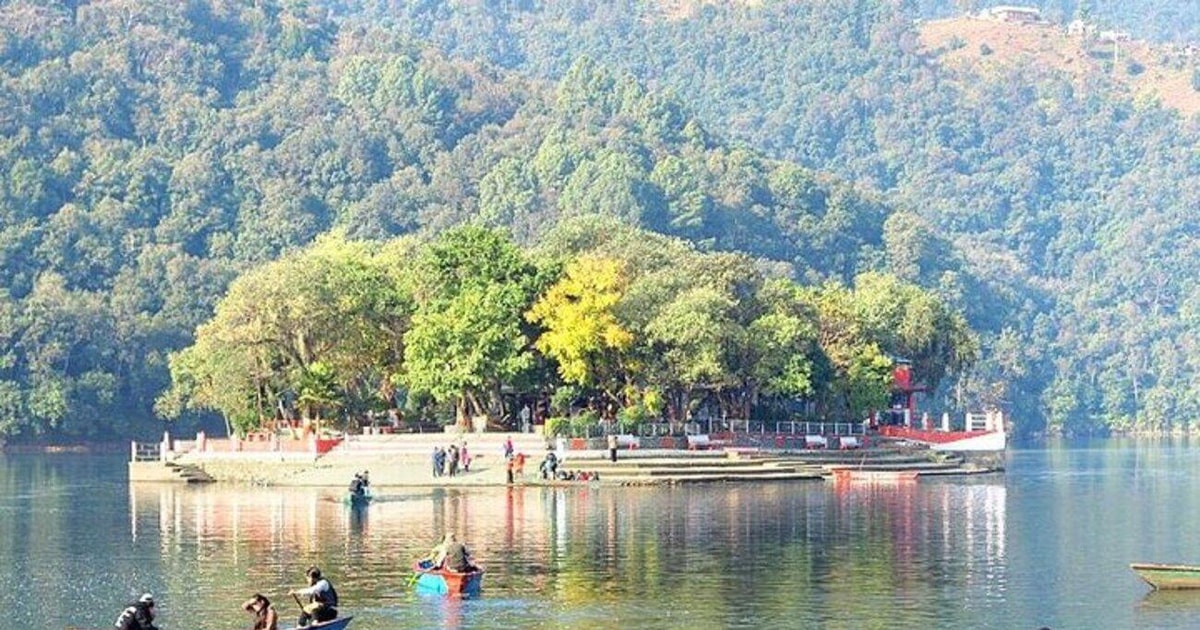 Pokhara Fewa Lake sightseeing & 4 iconische plaatsen privétour ...