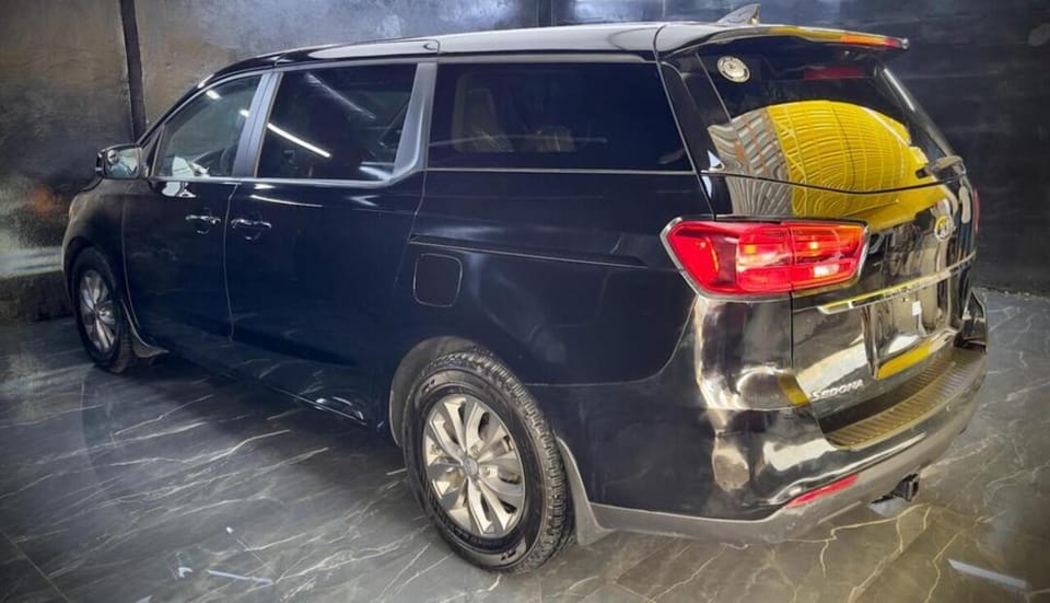 Ankomst och avresa Dubai flygplats med SUV och minibuss | GetYourGuide