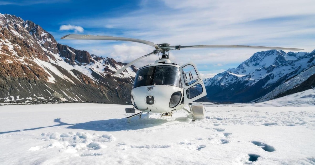 Tour del Campo Base dell'Everest in elicottero con atterraggio da KTM | GetYourGuide