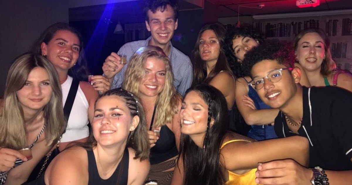 Barcelona: Pub Crawl & Party Tour with VIP Entry | GetYourGuide