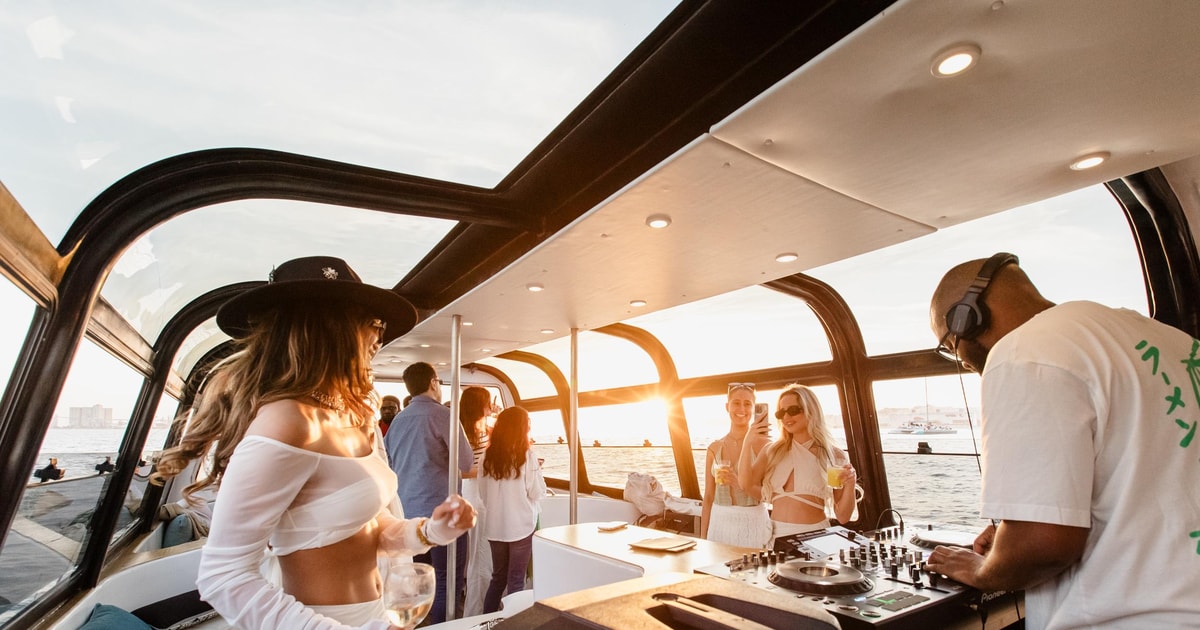 Lizbona: Impreza DJ-ska o zachodzie słońca – sangria, pizza i otwarty ...