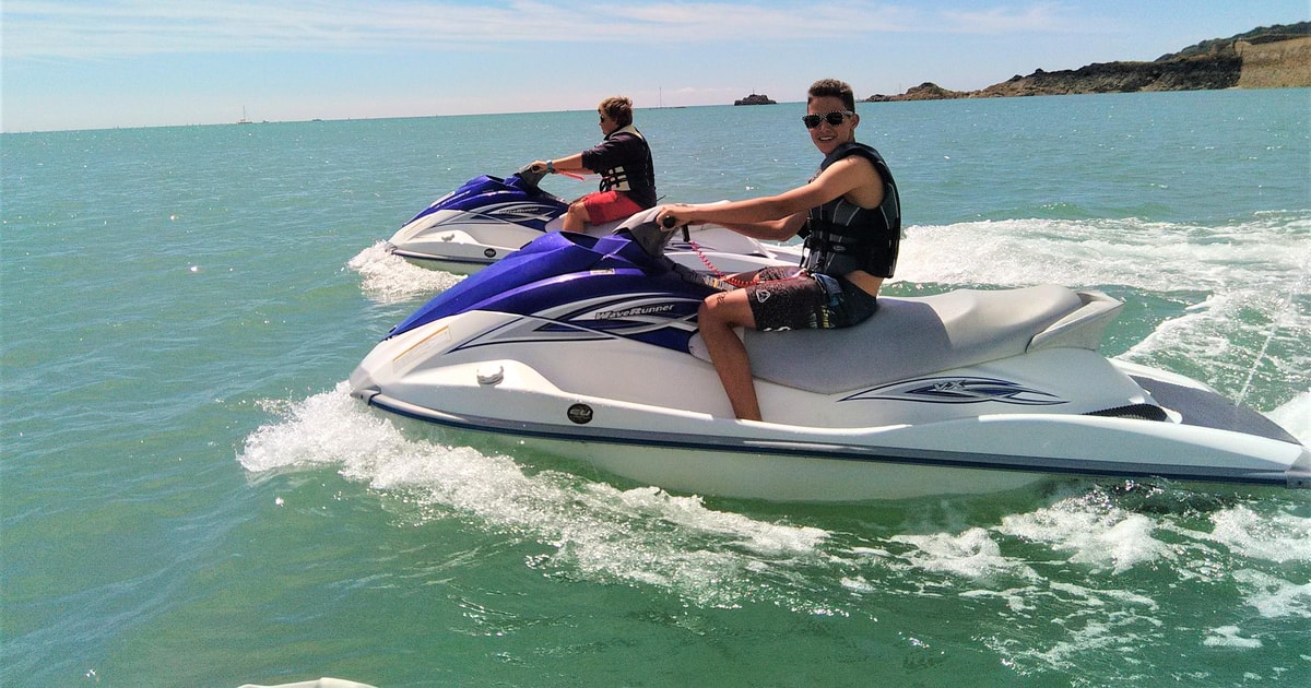 Jetskiën in Jersey met instructie en toezicht op het water | GetYourGuide