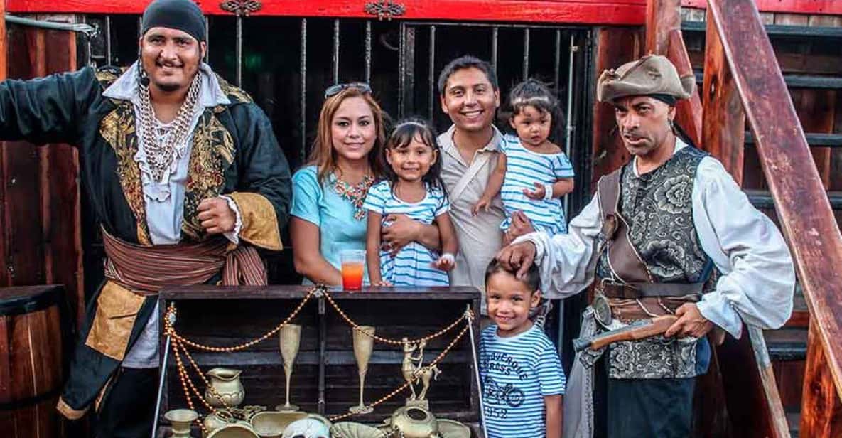 Cancún: Kreeft diner op piratenschip kapitein Haak | GetYourGuide