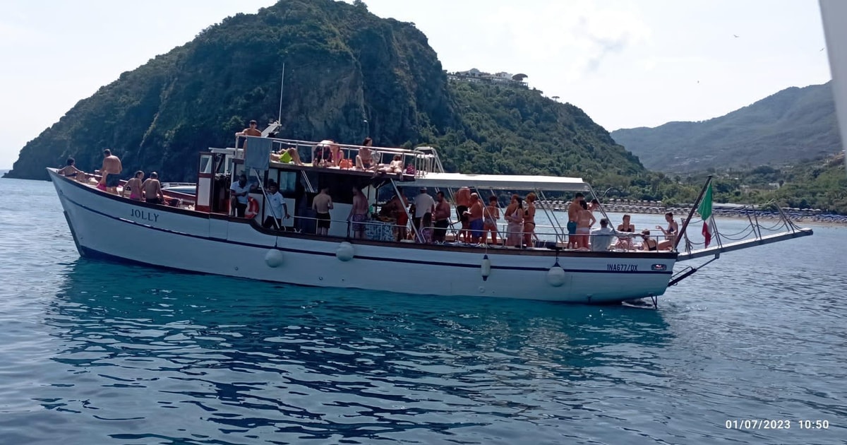Ischia: tour en barco guiado con baño y almuerzo tradicional | GetYourGuide