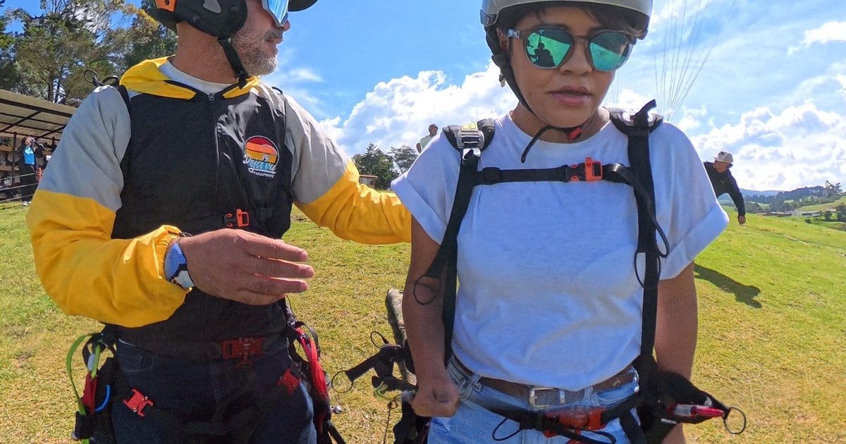 Medellin, San felix: Paragliding photos video transportation | GetYourGuide