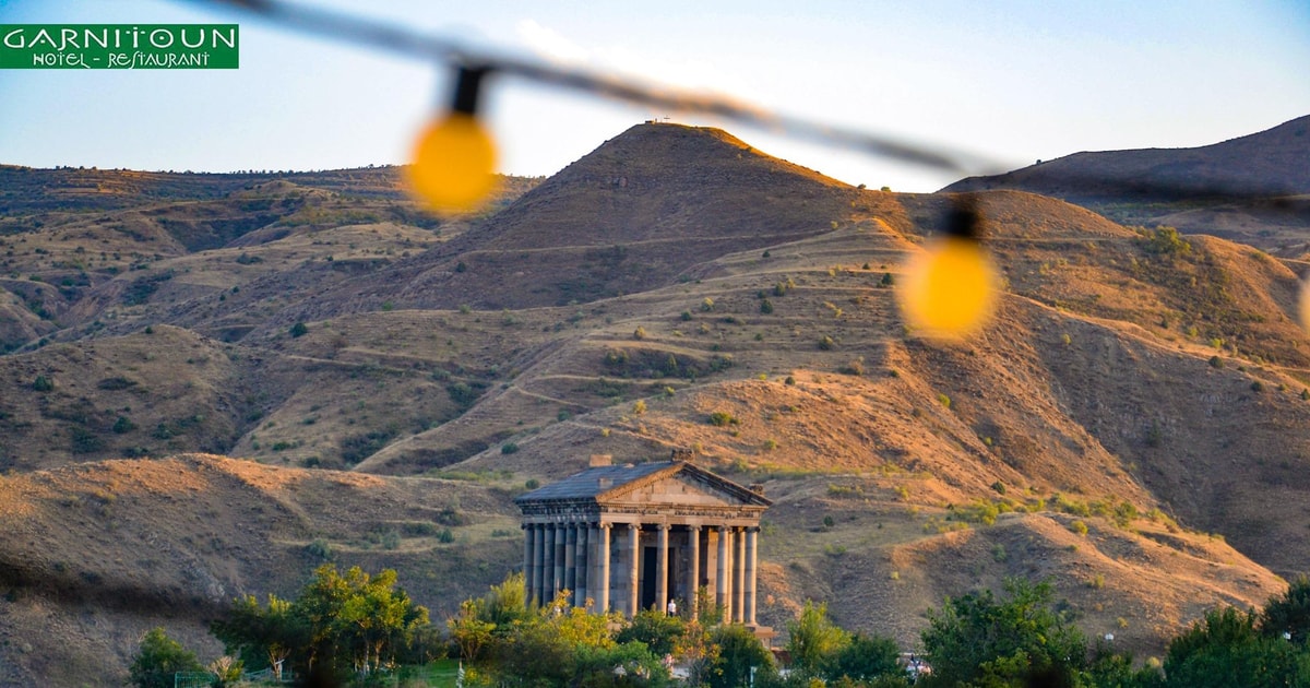 Garni: Passeio ao pôr do sol com o Arco de Charents e o Templo de Garni ...