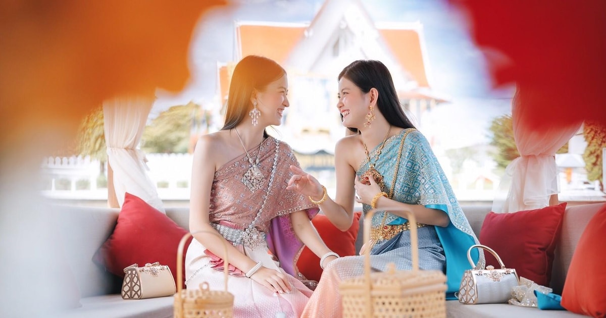 Bangkok: Supatra Cruise with Traditional Thai Costume | GetYourGuide