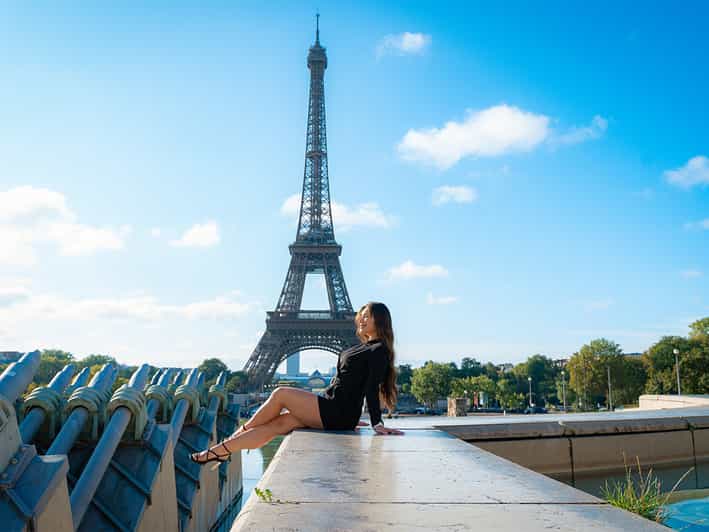 Paris: Professional Photoshoot with the Eiffel Tower | GetYourGuide