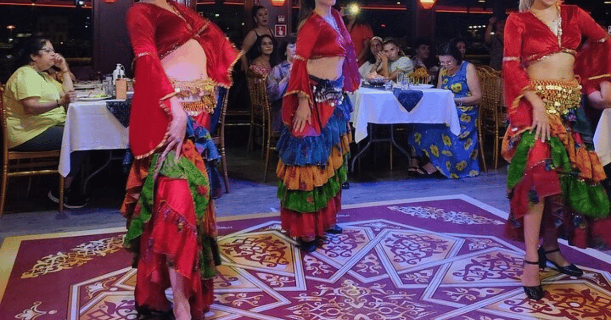 Stambulas: kruizas Bosforo sąsiauriu su privačiu stalu ir šou ...