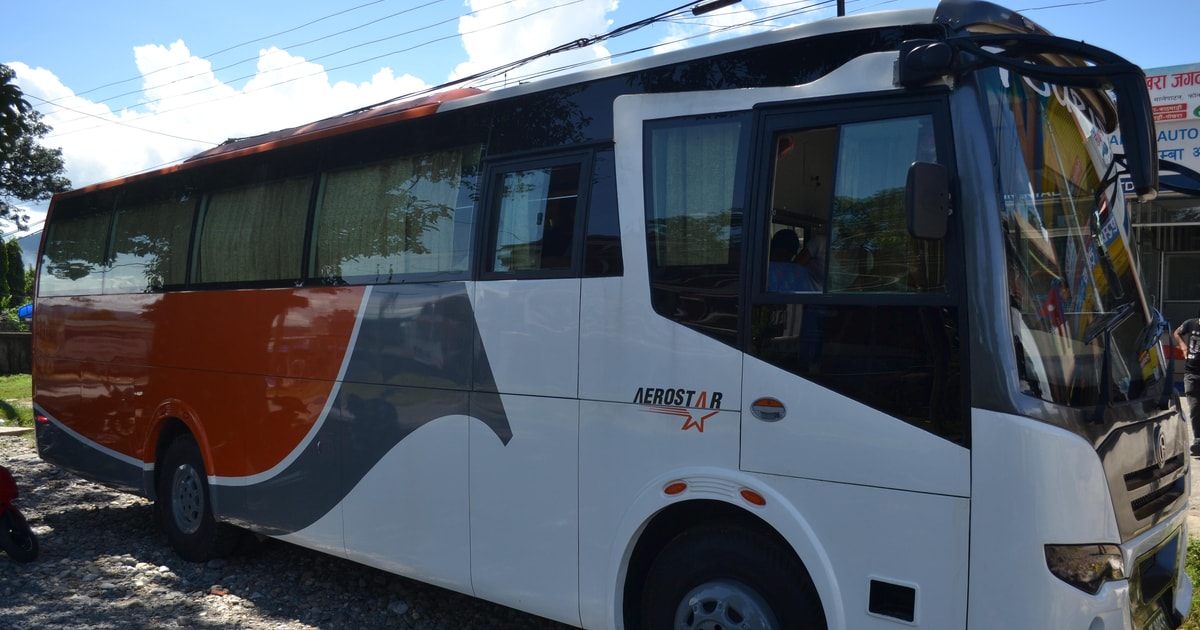 Autobús turístico de Katmandú a Chitwan | GetYourGuide