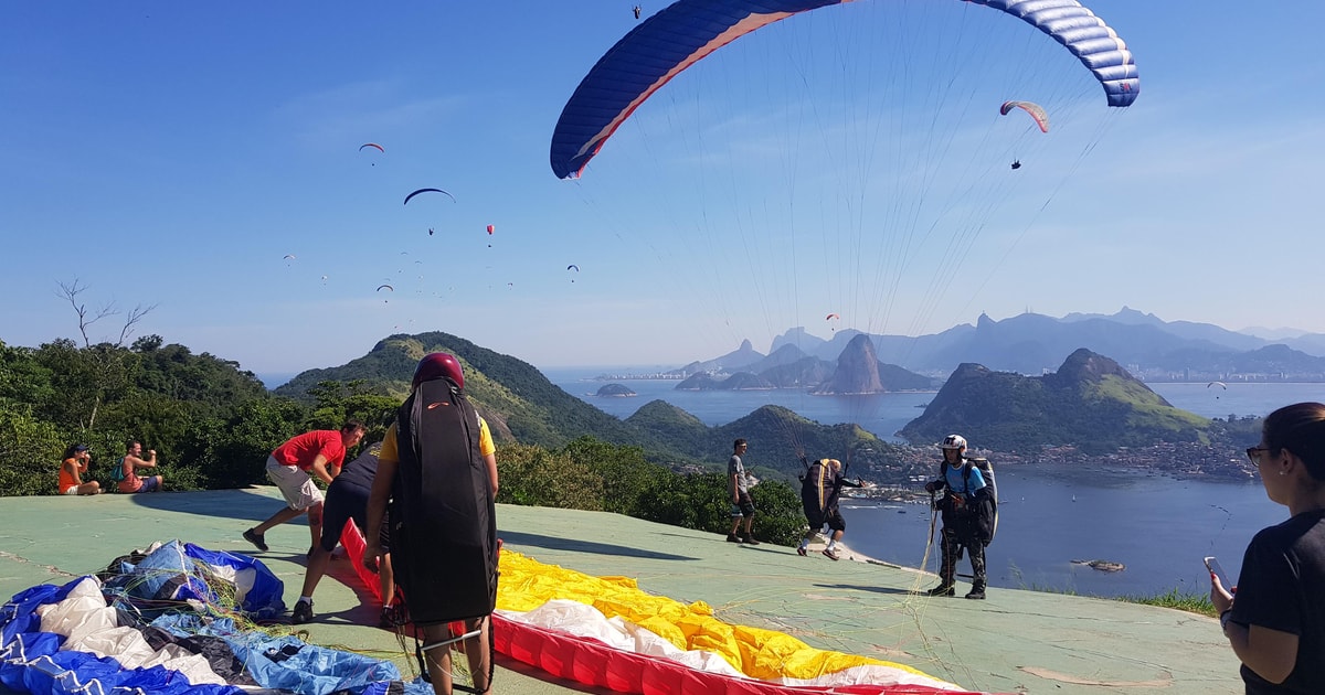 Niterói: Paragliding-Erlebnis mit GoPro Fotos und Video | GetYourGuide