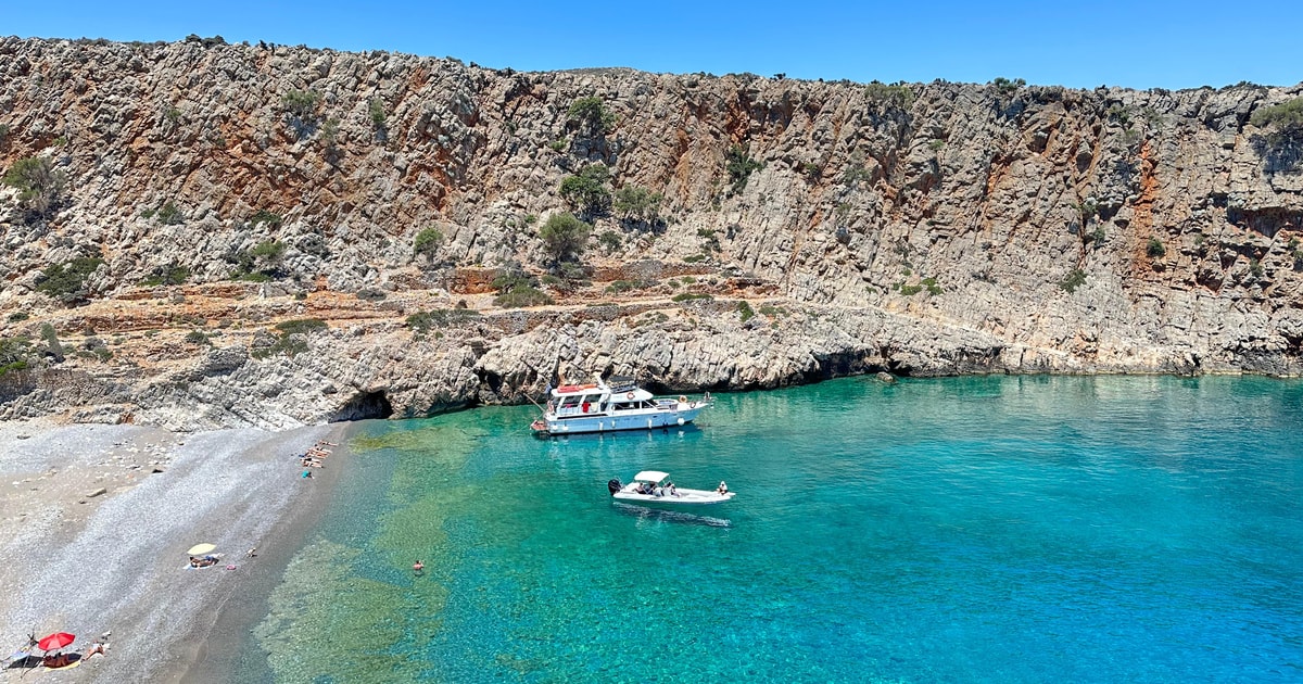Chania: Menies Beach & Chironisia Bay kryssning med snorkling ...