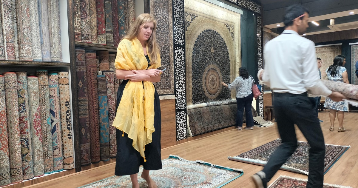 Delhi: Authentic Shoppers Trail Day Tour with Lunch | GetYourGuide