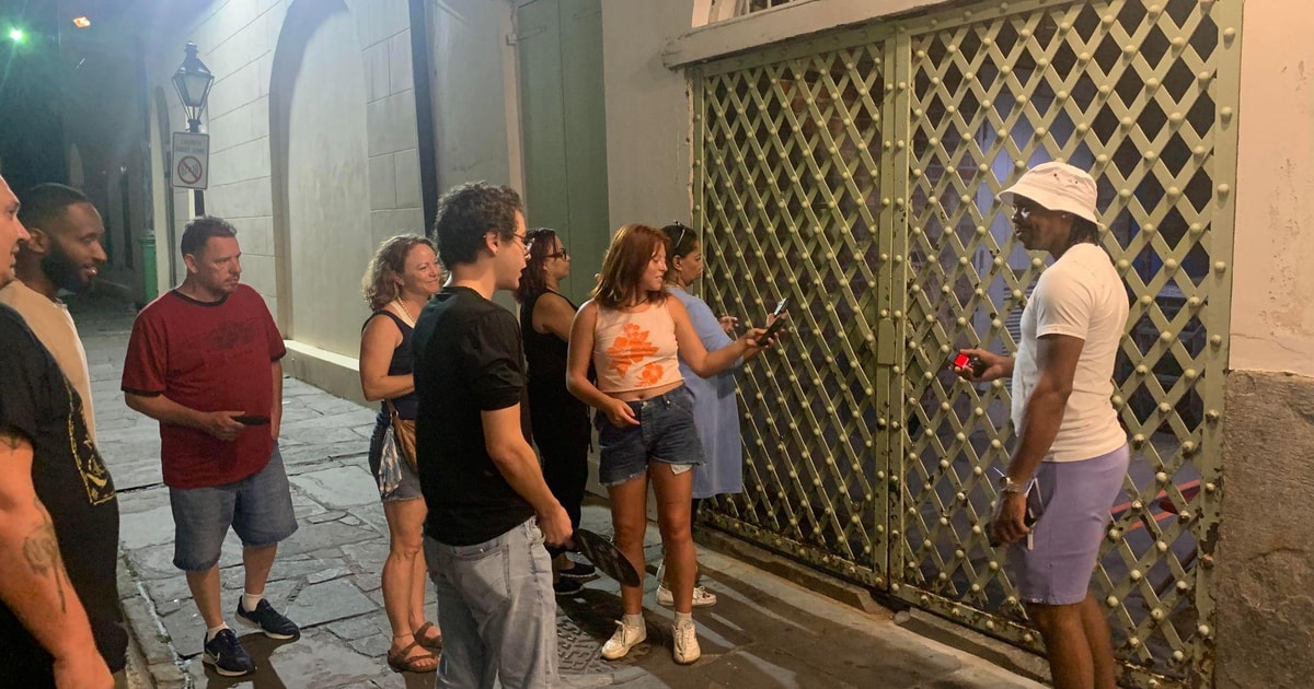 Ghost Tour com equipamento de caça a fantasmas | GetYourGuide