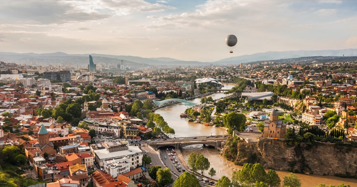 Tbilisi: Hoogtepunten van de oude stad met 5 proeverijen & ritje met de ...