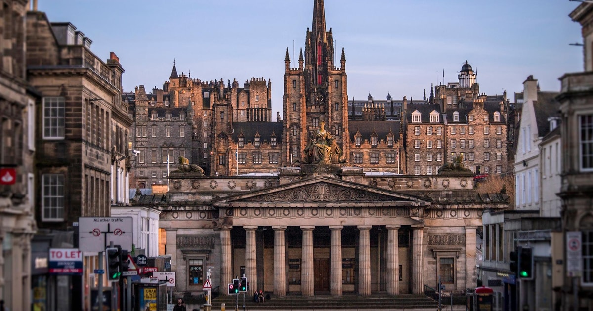 Edinburgh: Full-Day Walking Tour with Castle Included | GetYourGuide
