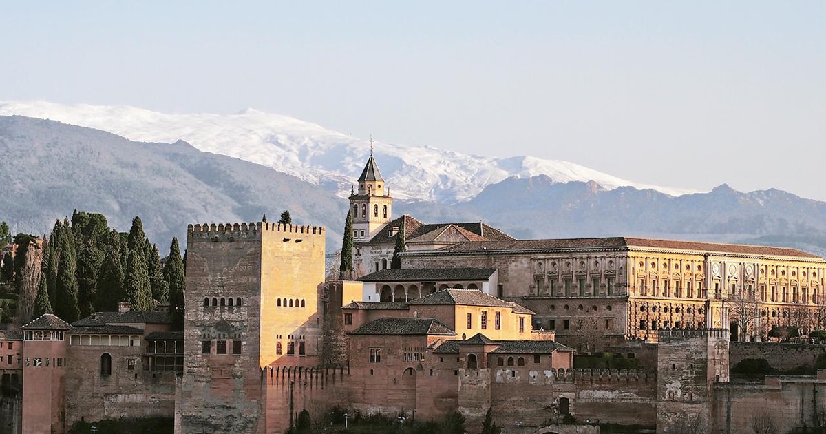 From Malaga: Bus Tour Granada - Alhambra Complete: Visit with Official ...