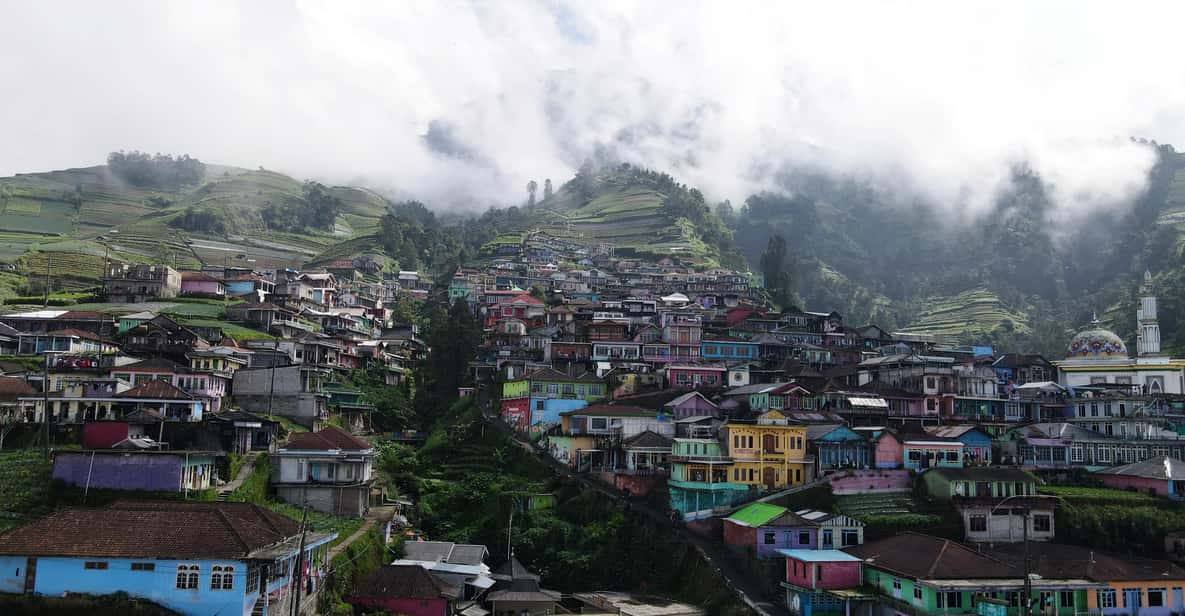 Yogyakarta: explora o Nepal van Java + o templo de Selogriyo | GetYourGuide