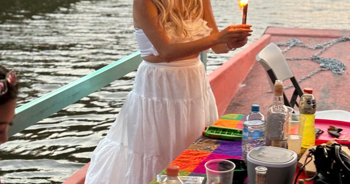 Mexico City: Celebrate your birthday by boat as a Mexican | GetYourGuide