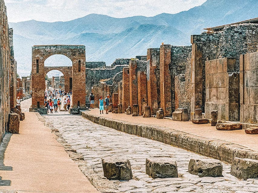 Descubre Pompeya: ¡Viaje histórico! | GetYourGuide