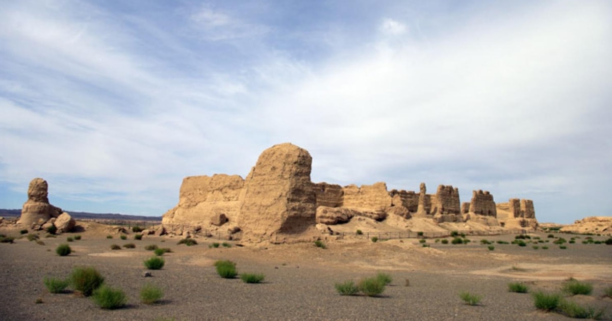 Dun Huang: Paso de Yumen, Gran Muralla de Han y Ciudad Fantasma de ...