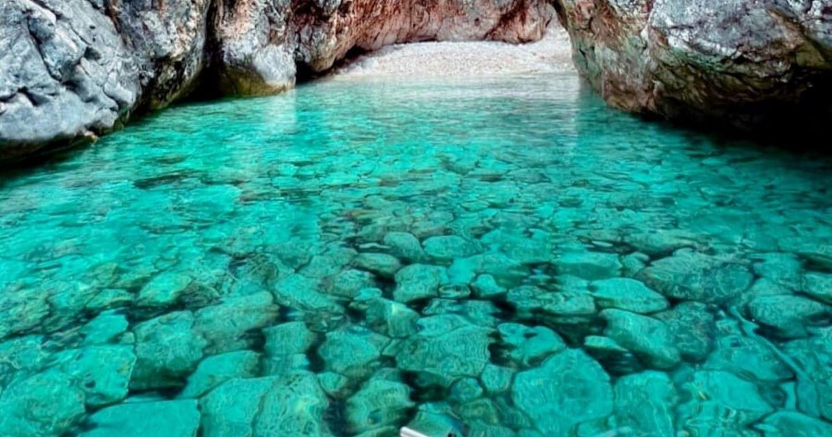 Valona: avventura in motoscafo all'Isola di Sazan e alla Grotta di ...