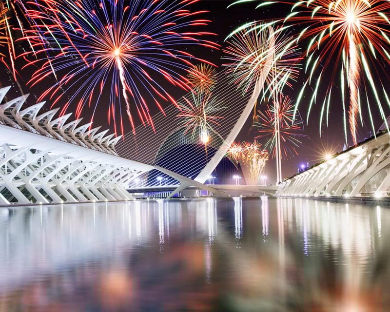 Fallas de Valencia: La Nit del Foc | GetYourGuide