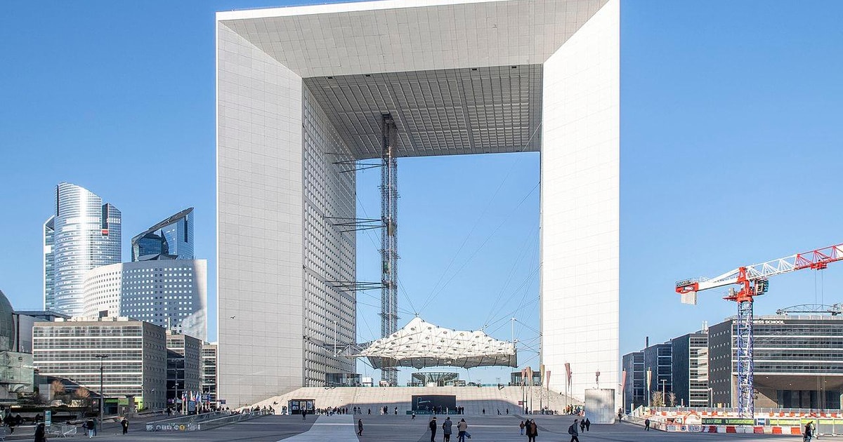 Paris: Rundgang durch das moderne Viertel La Défense | GetYourGuide