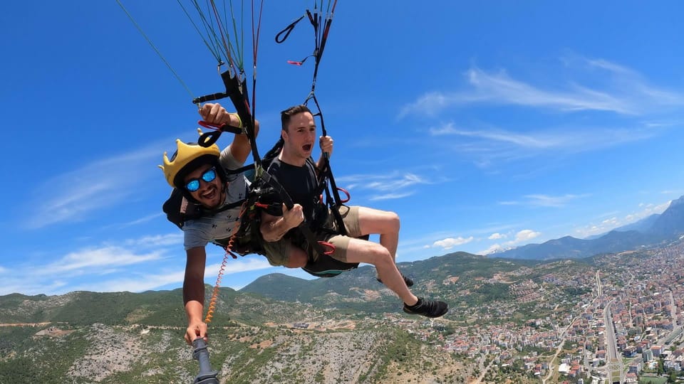 Alanya: Kale ve Deniz Üzerinde Tandem Yamaç Paraşütü | GetYourGuide