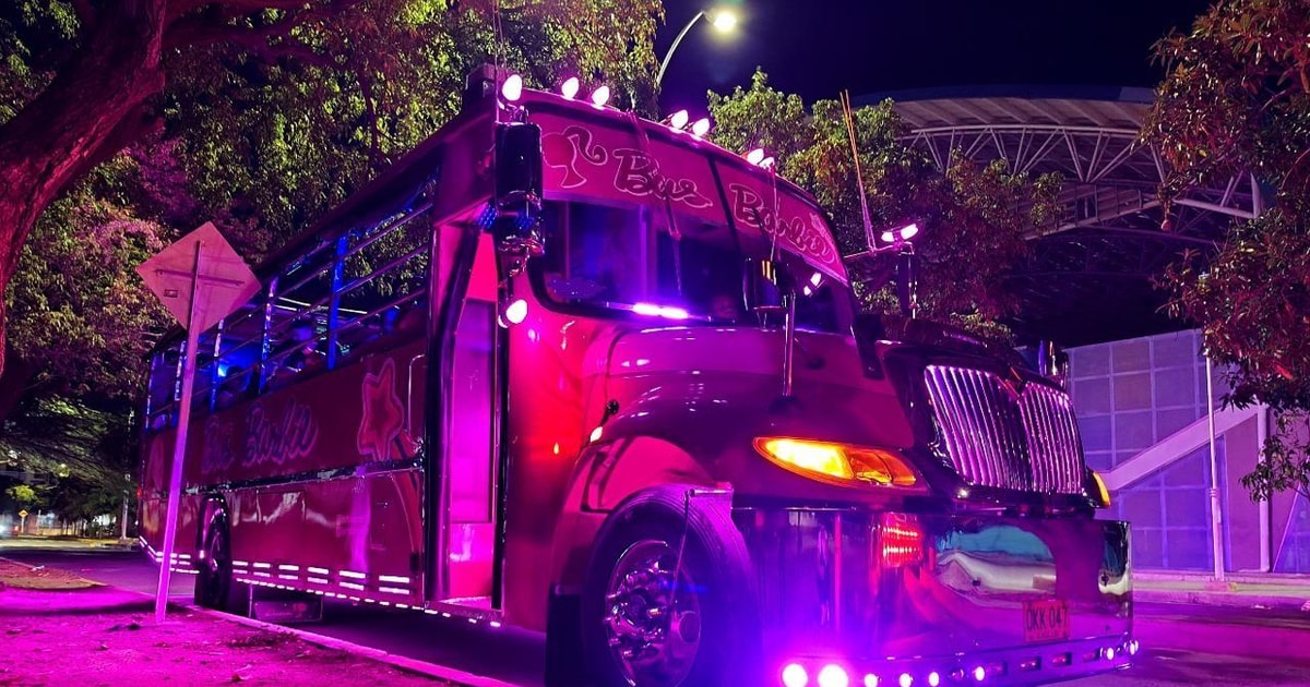 Santa Marta: Rumba Nocturna en Chiva en Santa Marta | GetYourGuide