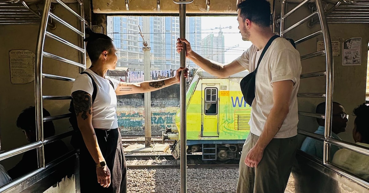 Mumbai: baraccopoli di Dharavi e Dhobi Ghat con viaggio in treno locale ...