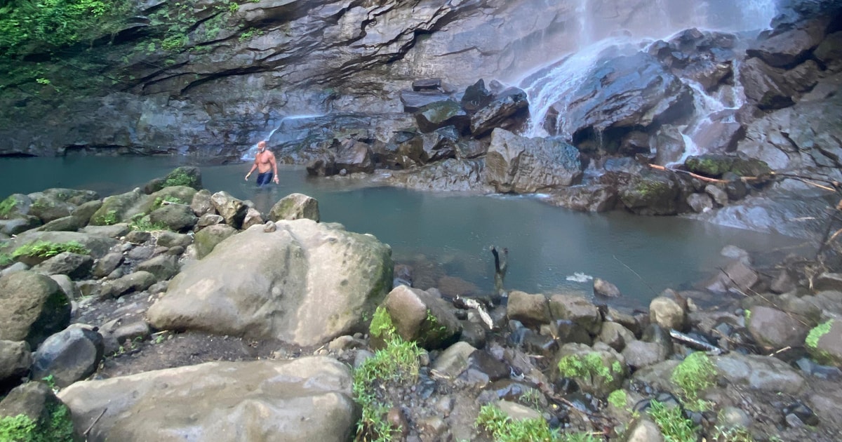 Mini waterval wandeling | GetYourGuide