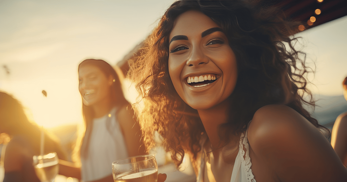 Lisboa: Alfama Sunset Party à beira do rio com bar aberto | GetYourGuide