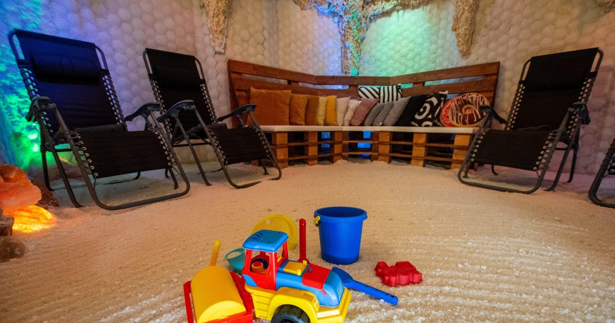 Unikalna jaskinia solna w Pradze | GetYourGuide