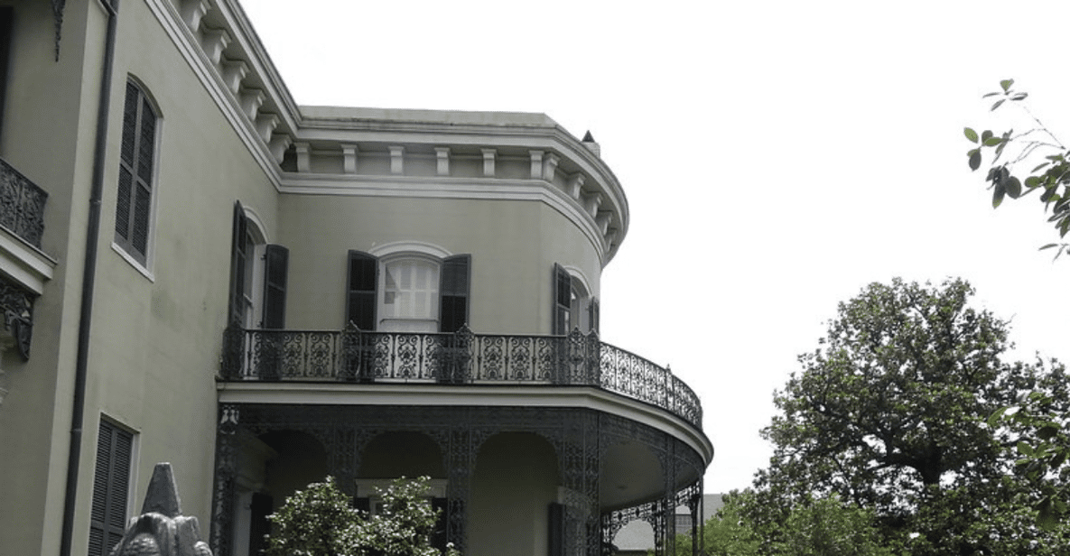 New Orleans: Tombs and Mansions of the Garden District | GetYourGuide