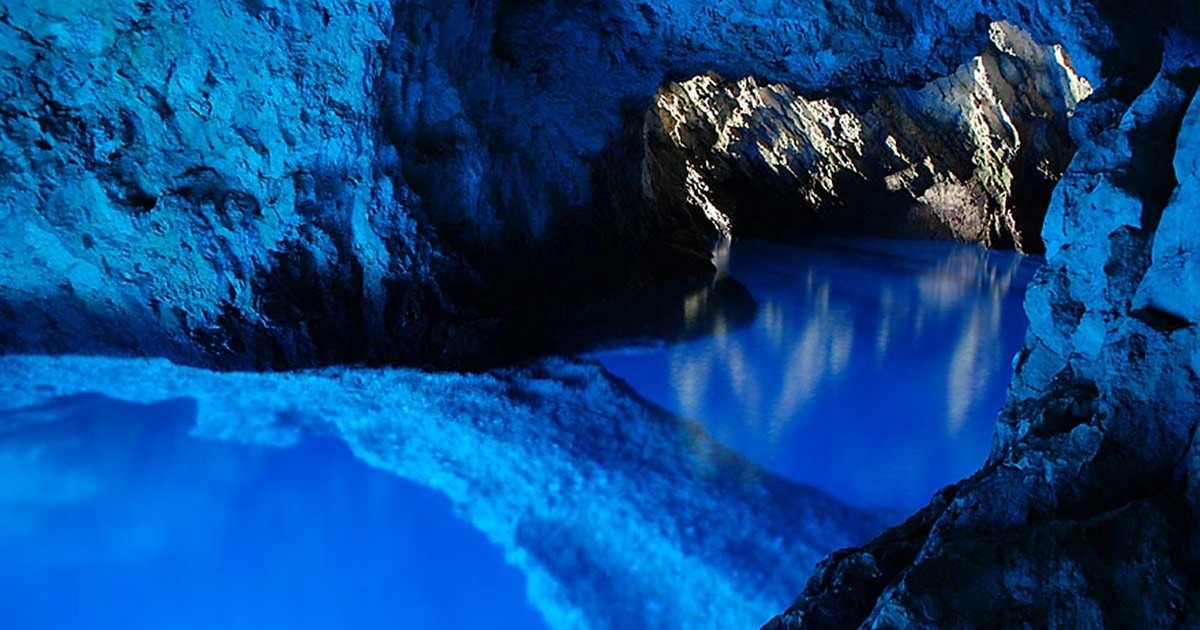 Hvar:Excursión Privada en Lancha Rápida por la Cueva Azul y Grenn y la ...