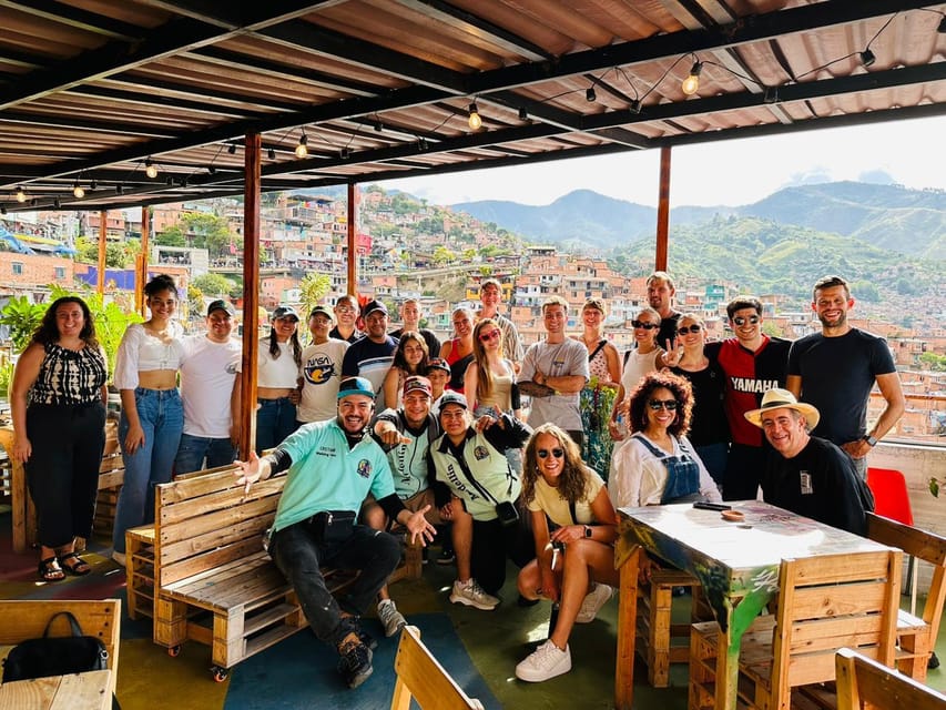 El Original tour de la comuna 13 y Graffiti Tour Medellín | GetYourGuide