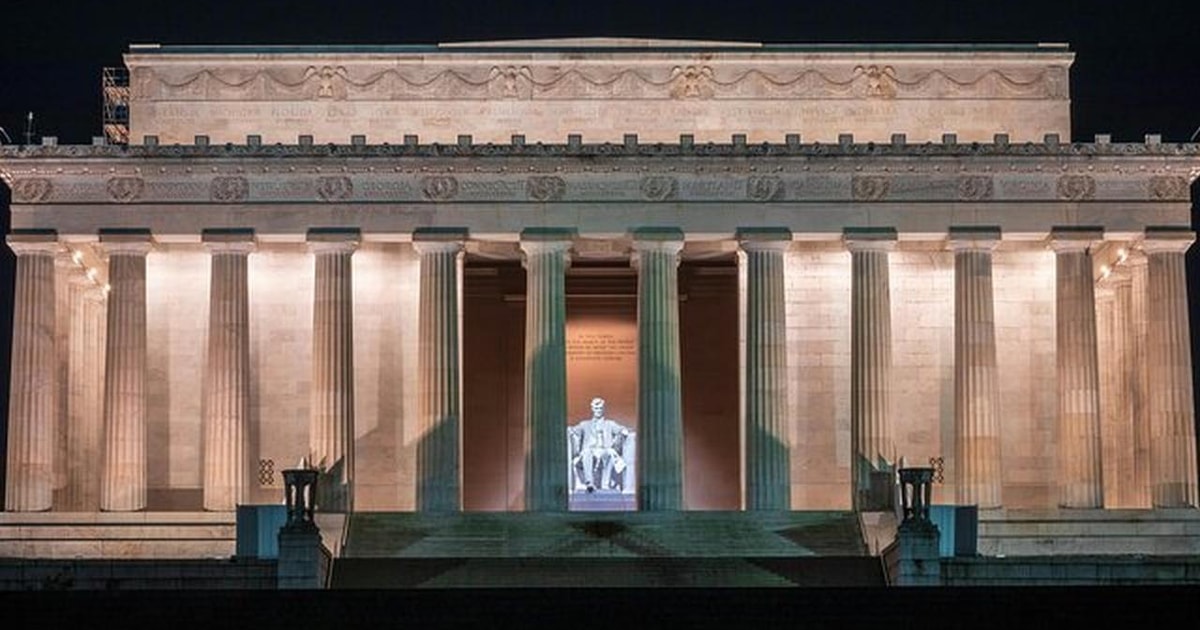 Washington, D.C.: Monuments & Memorials Night Tour | GetYourGuide