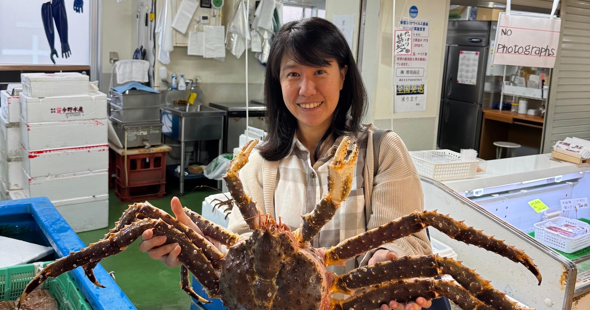 Tokyo: Tsukiji Market Tour with Huge crab Photo by insider | GetYourGuide