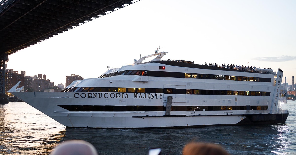 Cornucopia Majesty 4 juli NYC Vuurwerk Party Cruise | GetYourGuide
