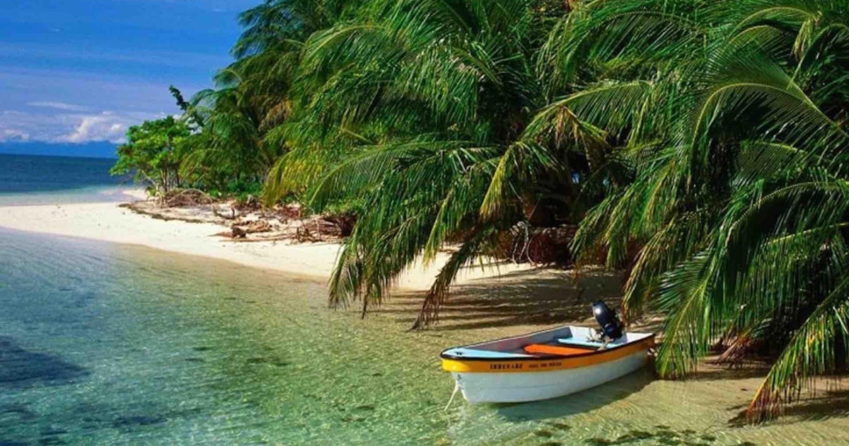 Zapatilla Island Hopping Day Tour | GetYourGuide