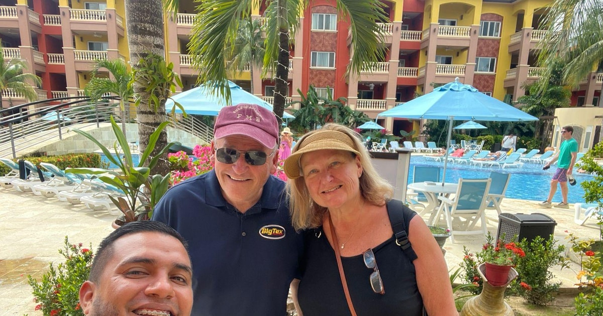 Roatán: West Bay Beach Club Day Pass with Lunch | GetYourGuide