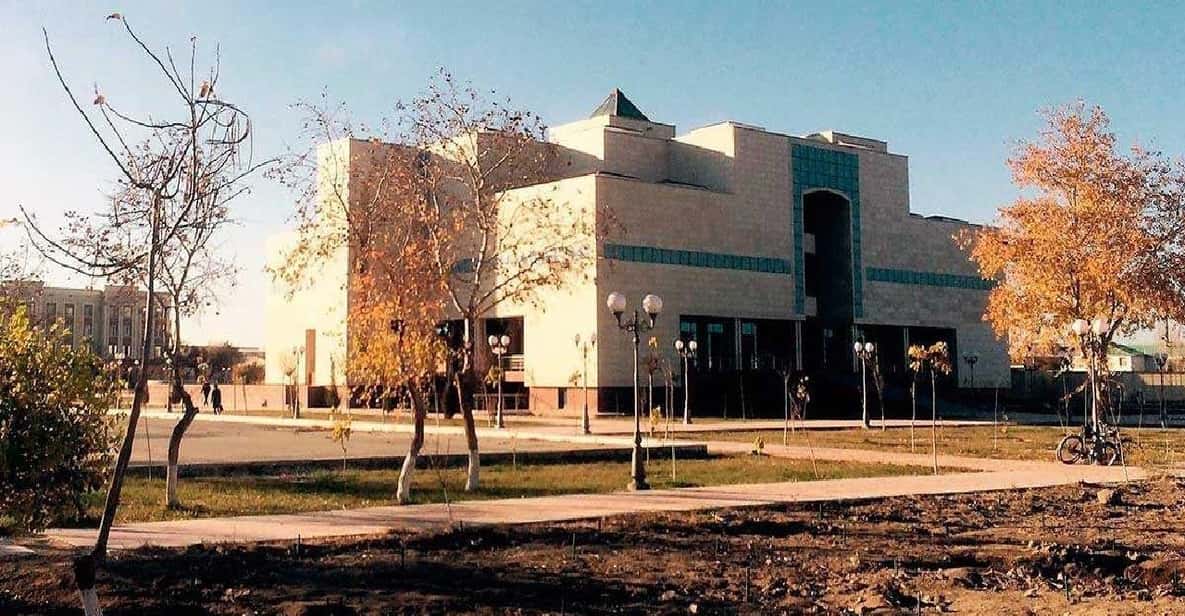 Khiva: Dagstur til Savitsky-museet , Mizdakhan-komplekset | GetYourGuide
