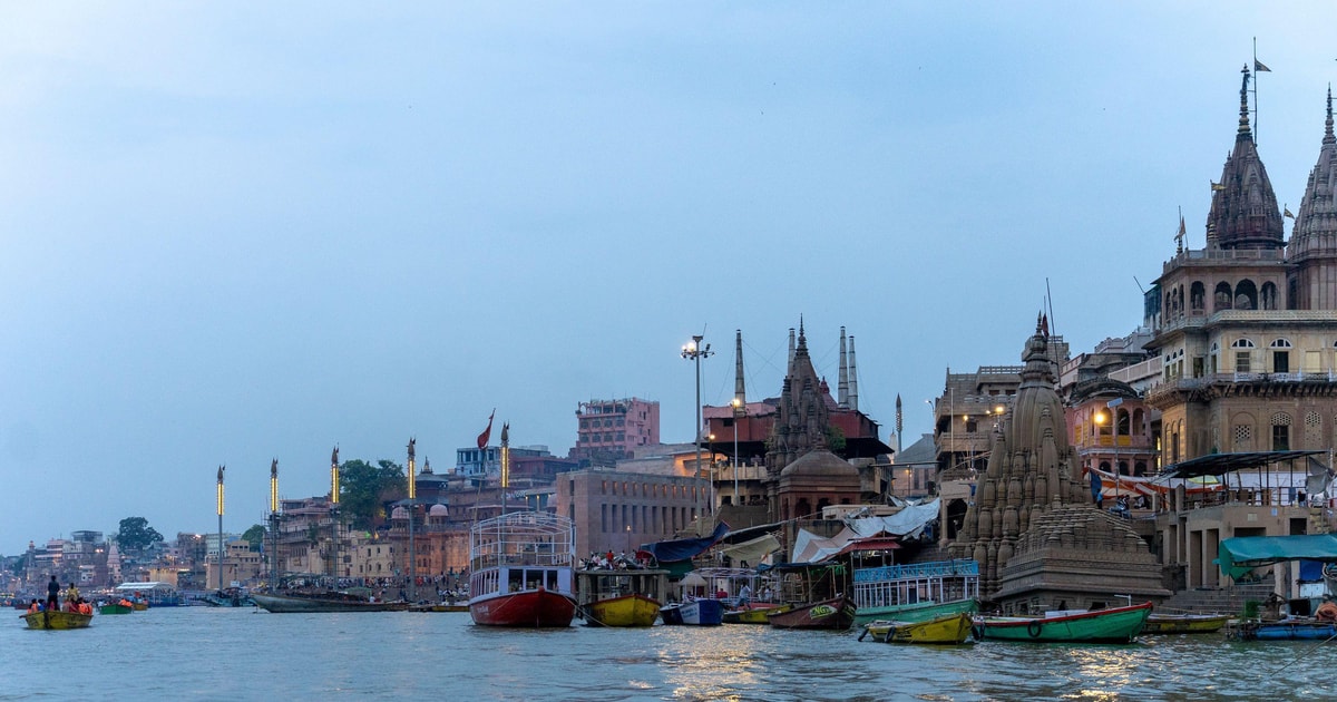 Tour nocturno por la ciudad de Benarés - Aarti y paseo en barco ...