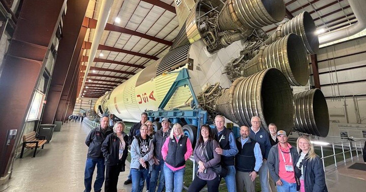 World Cup: Houston NASA Spanish Tour Guide & Tunnel Tour | GetYourGuide