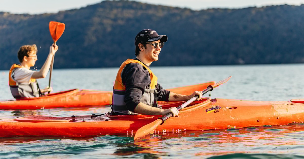 Dari Roma: Tur Kayak dan Berenang di Danau Castel Gandolfo | GetYourGuide
